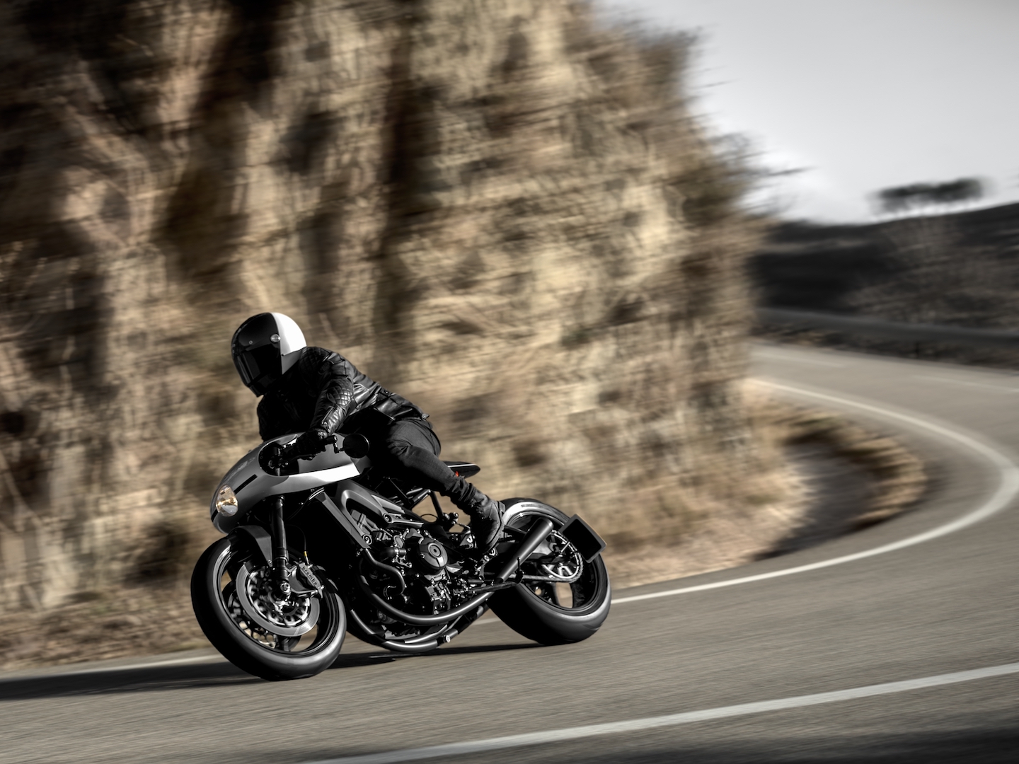 2018_YAM_XSR900AutoFabricaP2_EU_CUSTOM_ACT_003-60350 – Dancing the Polka